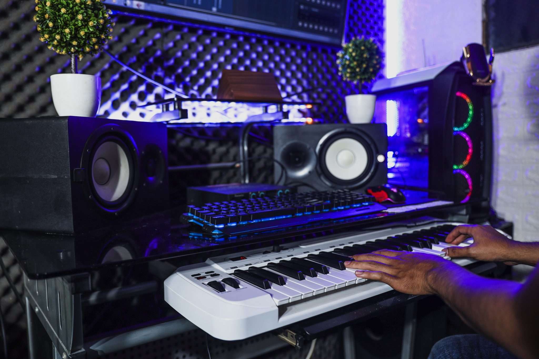 5 Must-Have Analog Hardware Compressors for Your Music Production ...