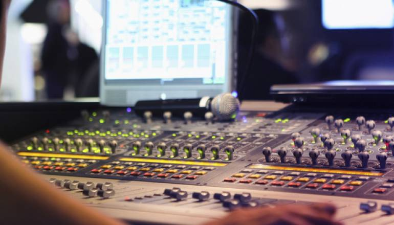 How To Run a Successful Recording Studio in 2023 - Making Music 101